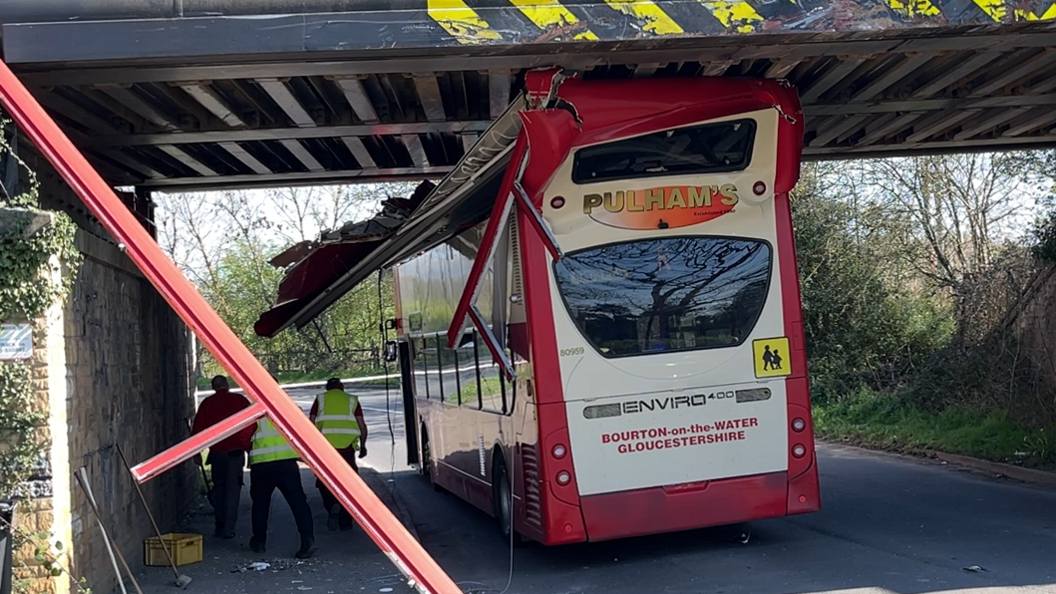 Cheltenham rail delay warning after bus hits bridge - BBC News