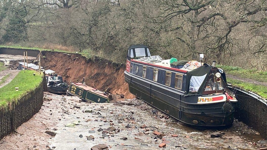 Third stranded narrowboat pulled free from Llangollen canal - BBC News