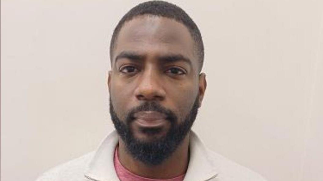 Prison guard and gang jailed for smuggling contraband into jail - BBC News