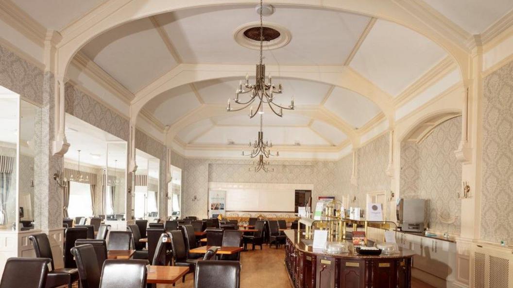 Scarborough hotel with Wilfred Owen link is Grade II-listed - BBC News