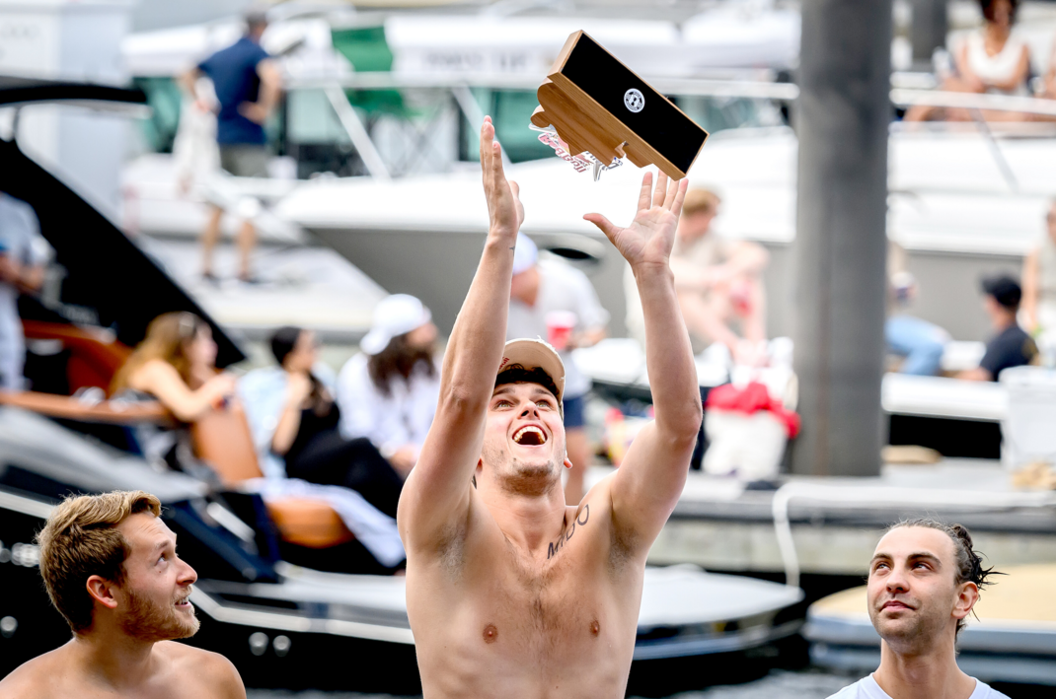 Plymouth cliff diver Heslop back to winning ways - BBC News