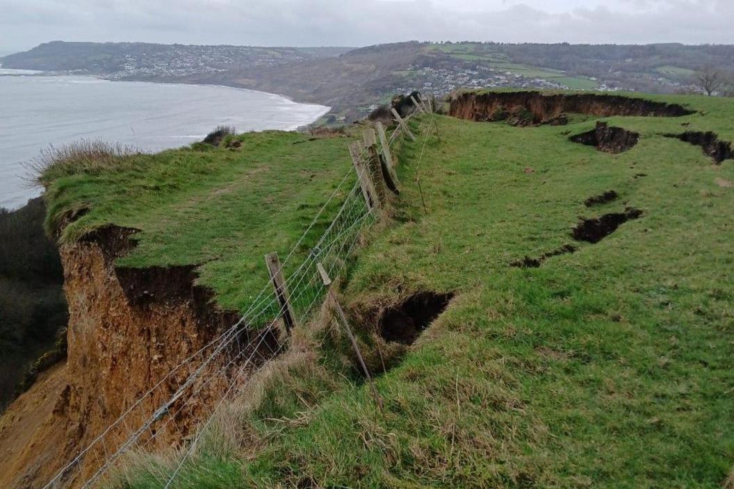 Cliff collapse at Stonebarrow closes South West Coast Path - BBC News