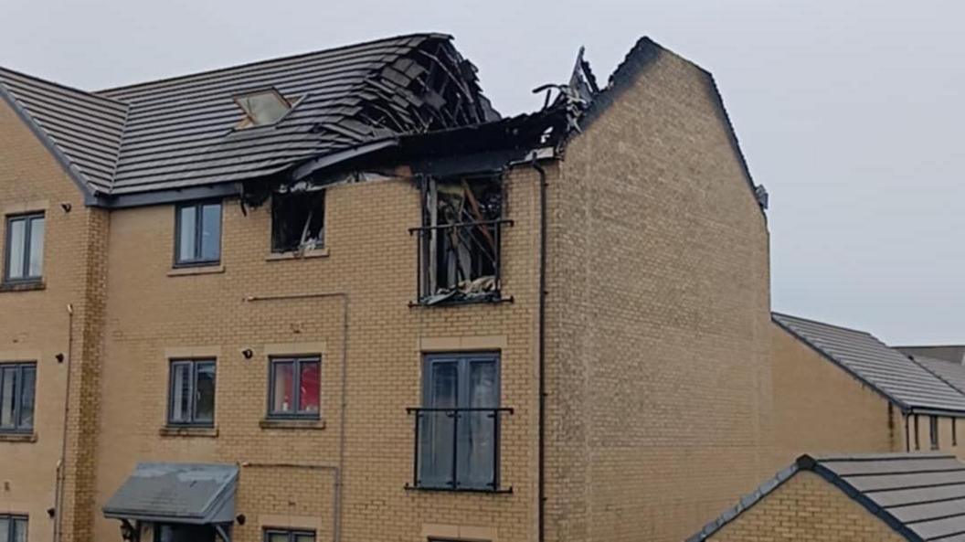 Frome flats evacuated after fire rips through building - BBC News