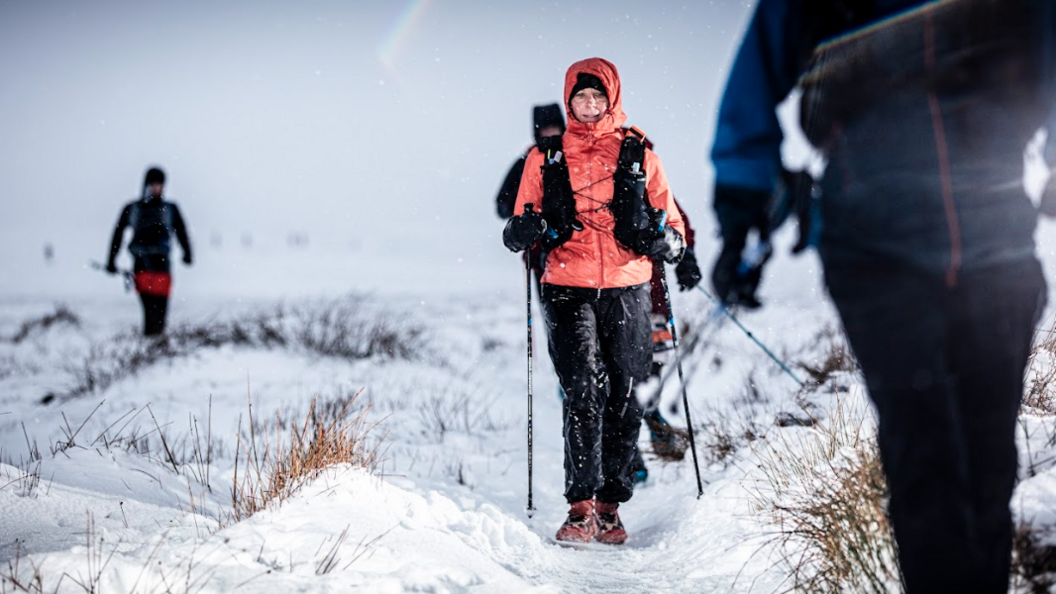 Runners 'battling demons' in final Spine race push - BBC News
