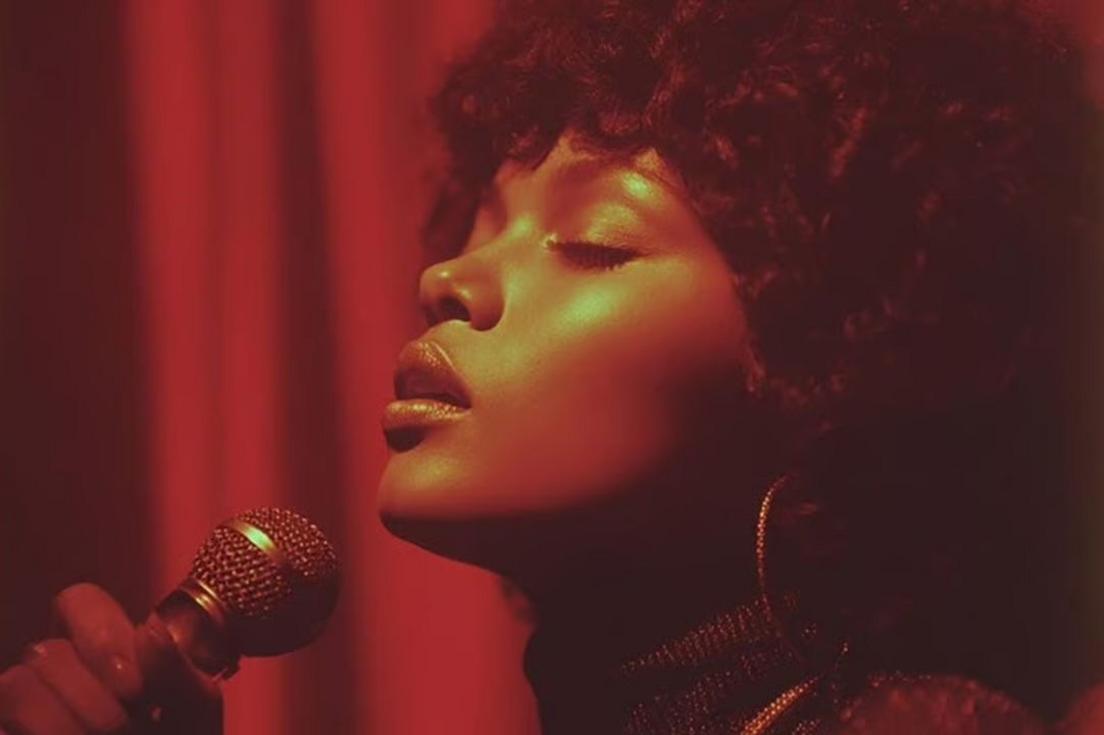 Sienna Rose: AI suspicions surround mysterious singer - BBC News