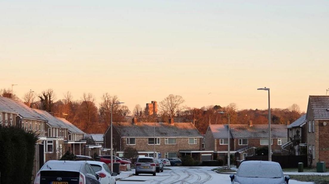 In Pictures: Snowy scenes captured across the south of England - BBC News