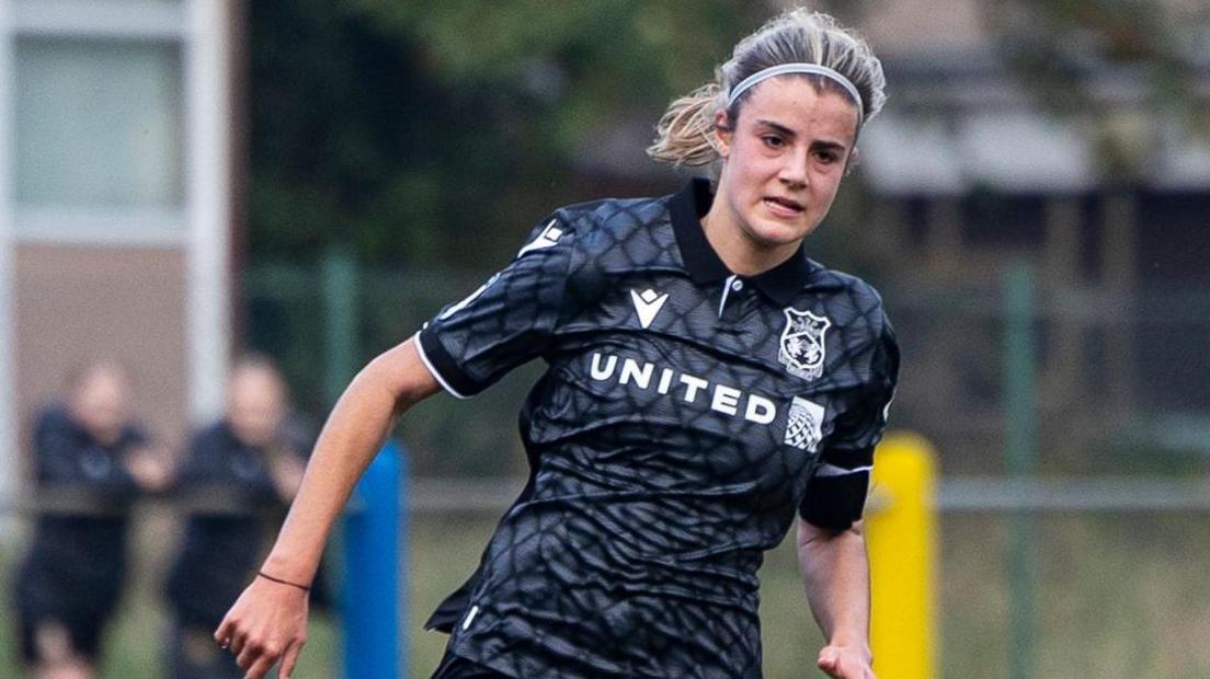 Wrexham: Ava Suckley hat-trick leads way in Welsh Cup romp past ...