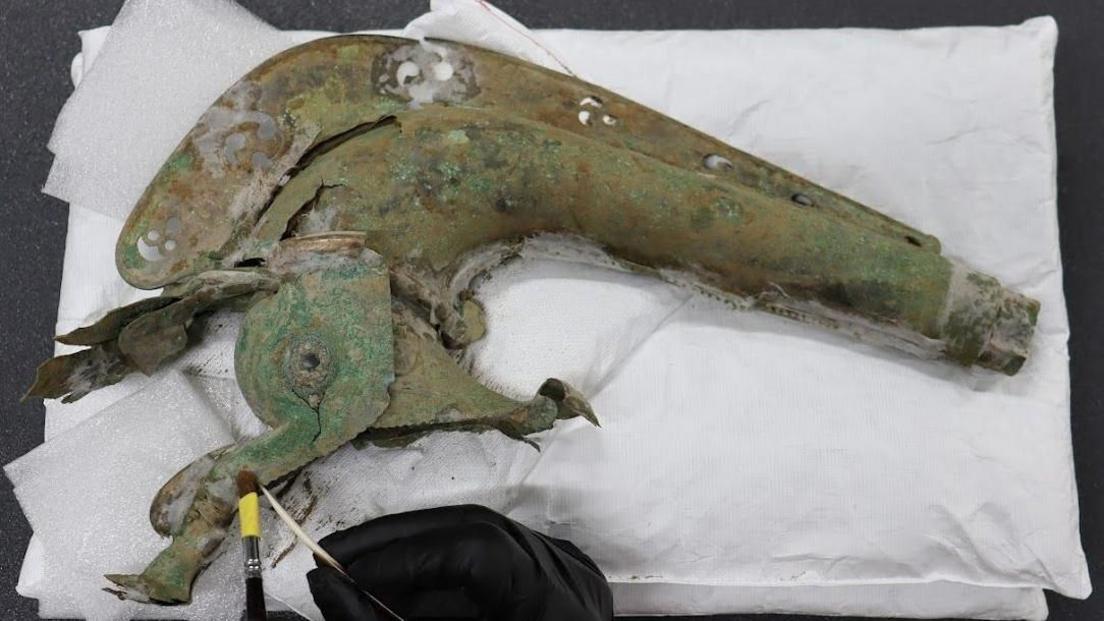 Wandlebury's Viking-era mass grave finds include trepanned skull - BBC News