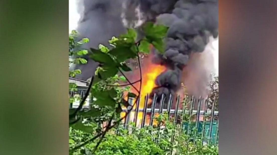 Lampeter: Fire at body repair shop affects numerous vehicles - BBC News