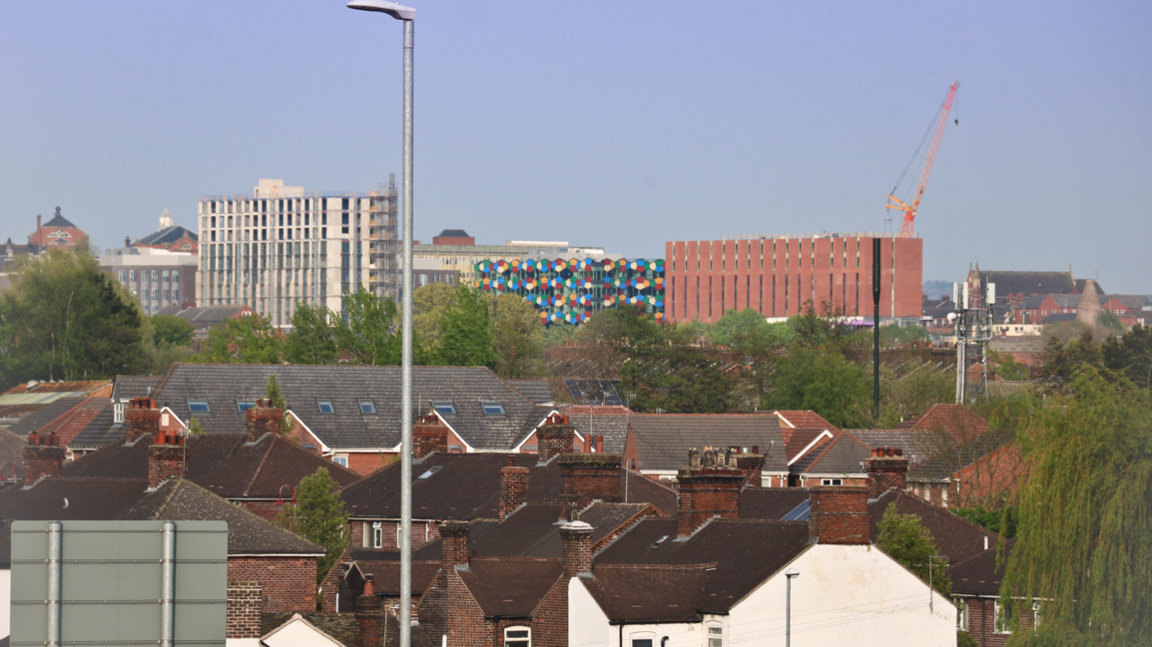 Stoke-on-Trent disposable incomes 'dropped by £5.5k on elsewhere' - BBC ...