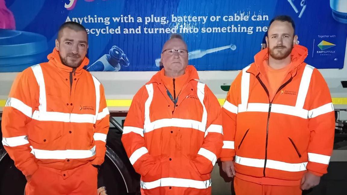 East Suffolk binmen praised for helping injured elderly woman - BBC News