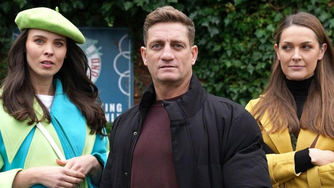 Brookside's Philip Olivier and Suzanne Collins join Hollyoaks - BBC News