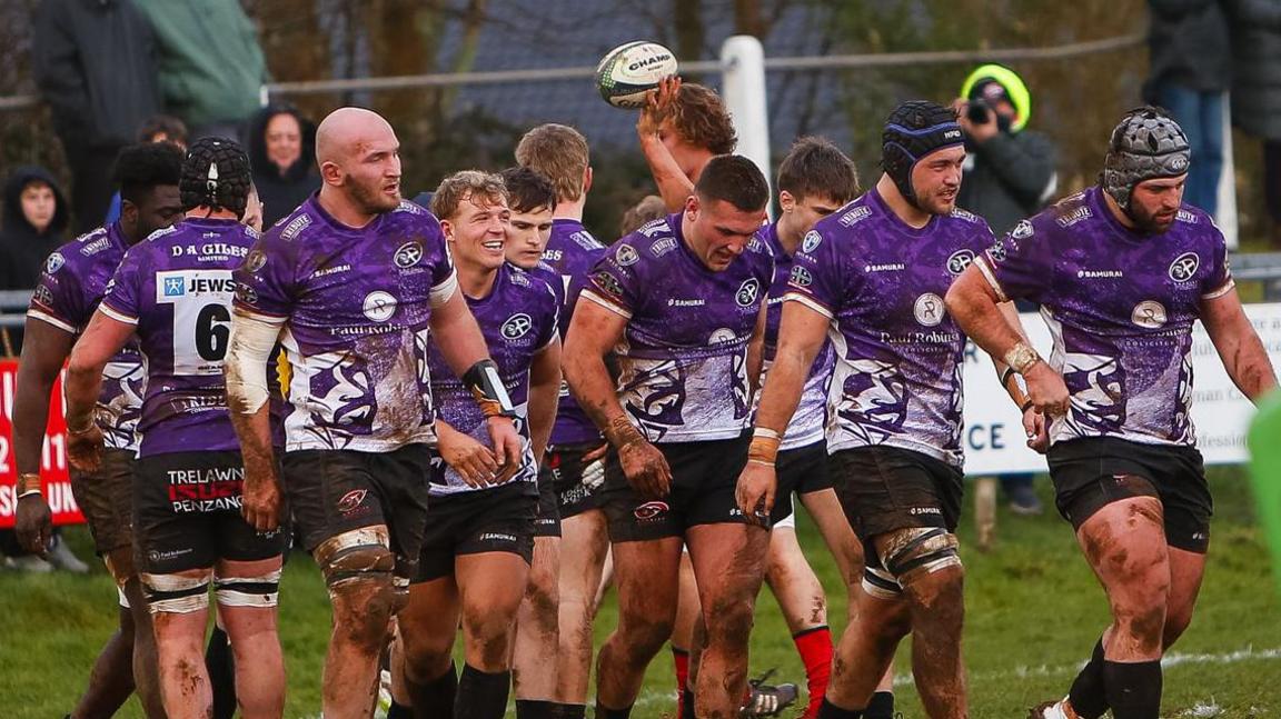 Cornish Pirates impress in 43-12 London Scottish win - BBC Sport