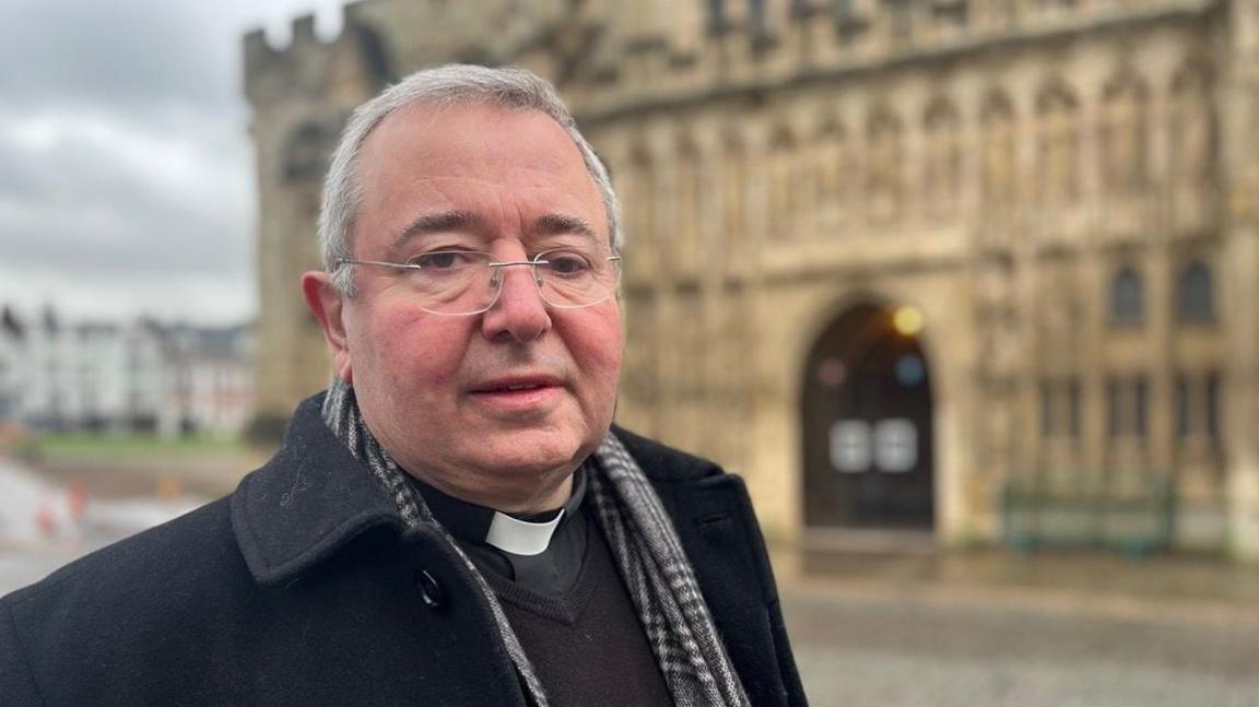 Dean of Exeter against rejected one-way system in city centre - BBC News