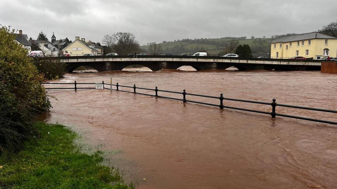 Storm Bram: M4 Severn bridge to close and flood warnings in Wales - BBC ...