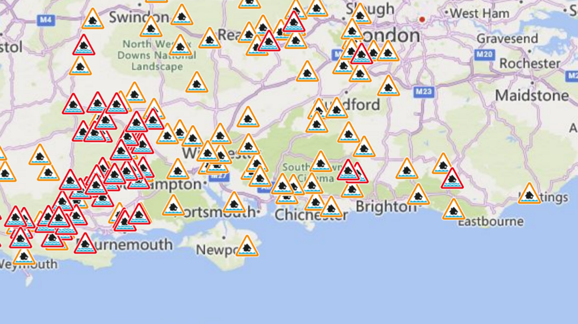 Flood warnings issued in Surrey and Sussex after heavy rain - BBC News