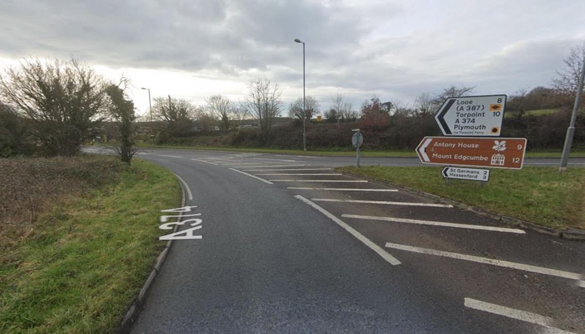 Car fire closes road in Trerulefoot - BBC News