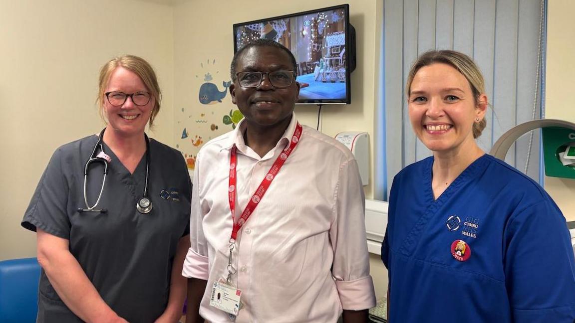 Christmas song for Carmarthen choir of young heart patients - BBC News