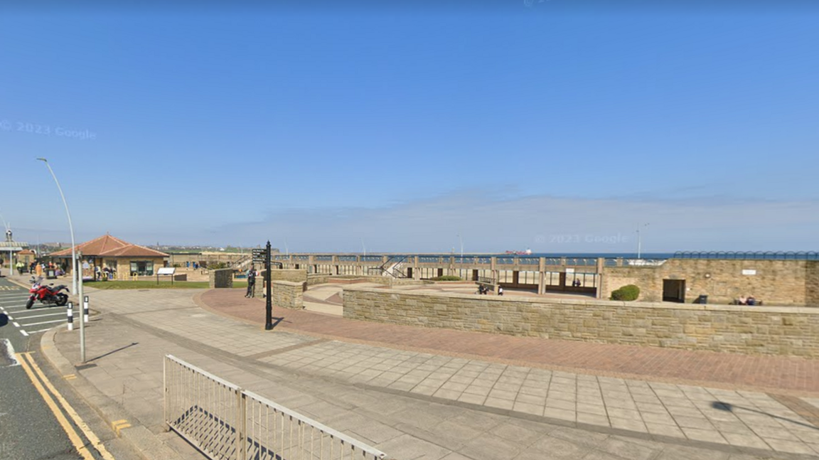 South Shields beach hut and 'retail pod' plans approved - BBC News