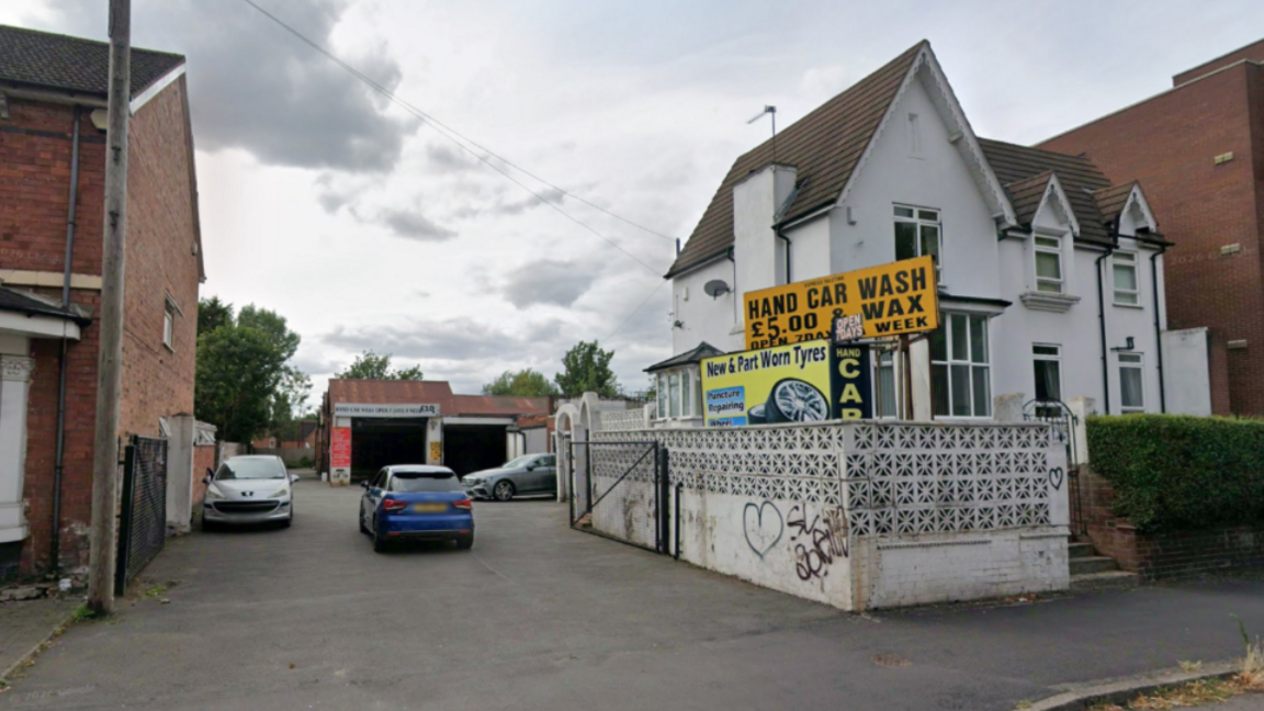 Plan for flats at Wolverhampton Dulux paint shop site - BBC News