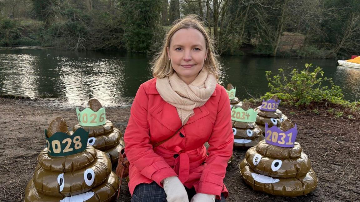 Pumped-up poo protest in High Wycombe over water pollution - BBC News