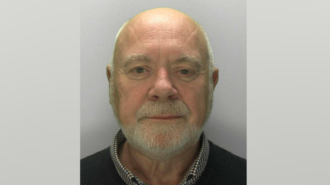 Stroud man who stole £52k from elderly grandfather spared jail - BBC News