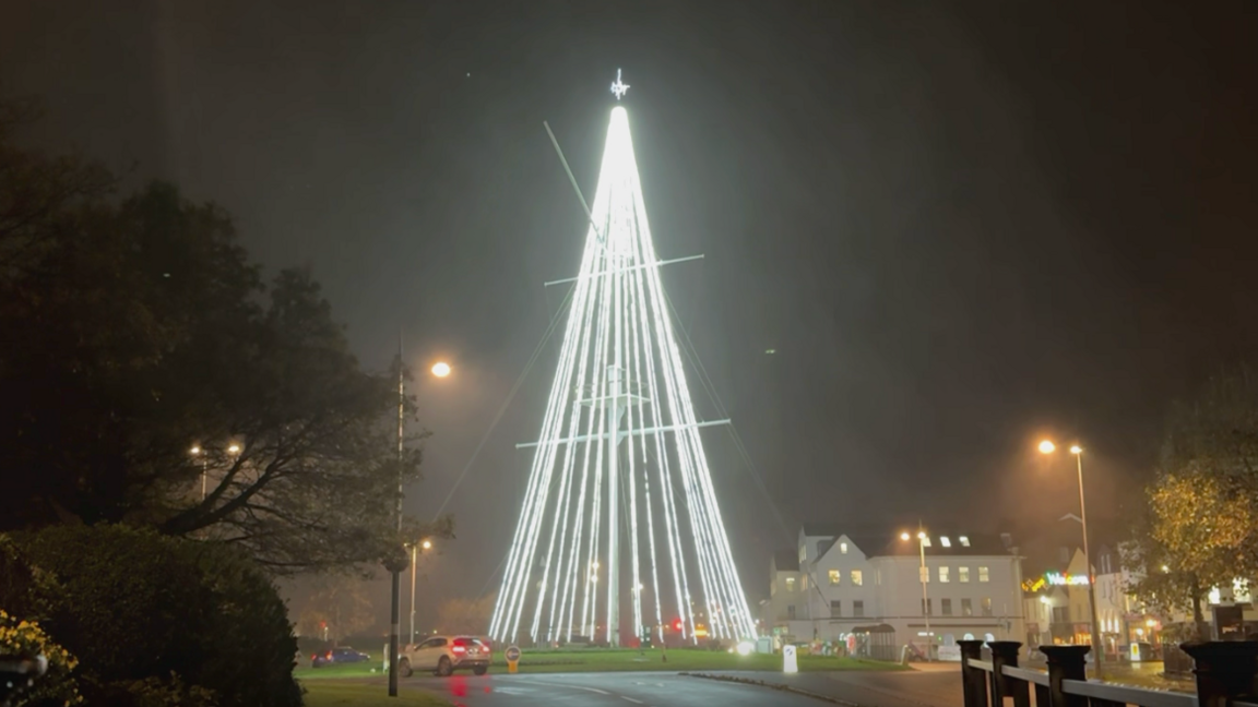 Guernsey garden transforms into Winter Wonderland for charity - BBC News