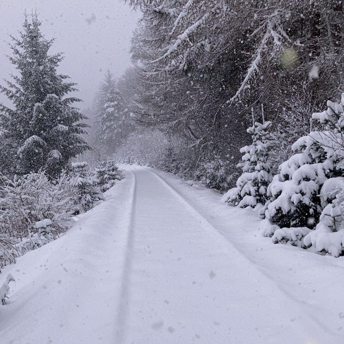 Travel warnings as snow and ice impact northern Scotland - BBC News