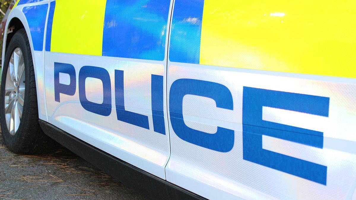 Overturned lorry shuts A14 at Levington overnight - BBC News