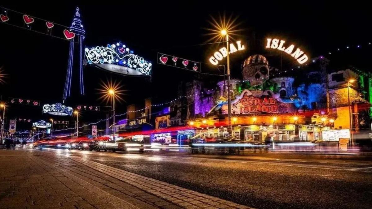 Illuminations brought £300m into Blackpool in 2025 - BBC News