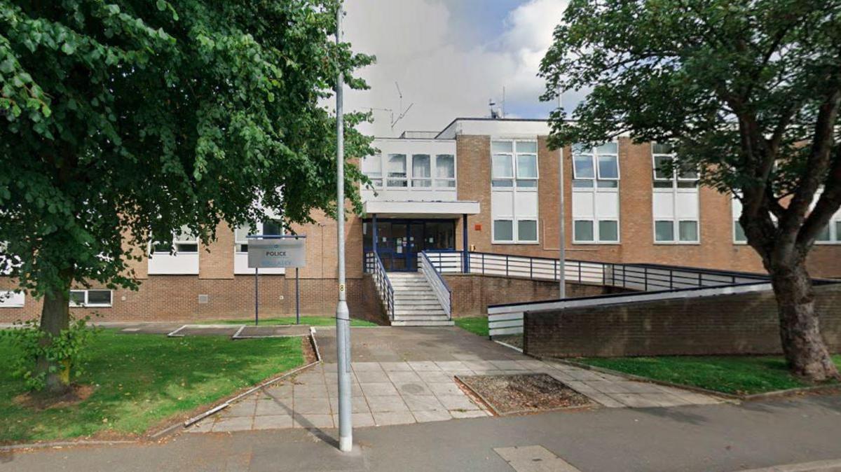 Suspected WW2 bomb brought into Wallasey police station - BBC News