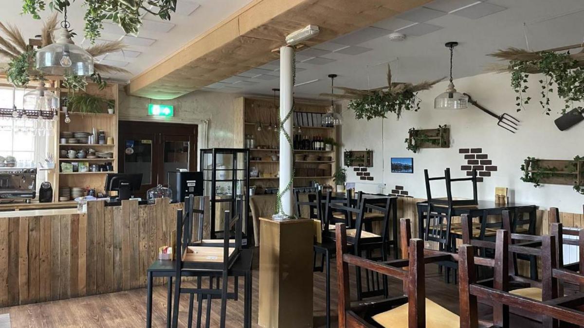 Plans to turn former St Peter tea room into veterinary suite - BBC News