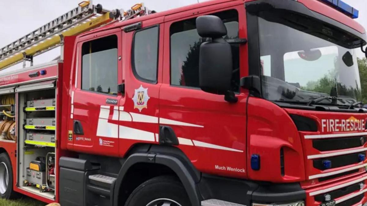 Dozens of firefighters tackle large Shrewsbury house fire - BBC News