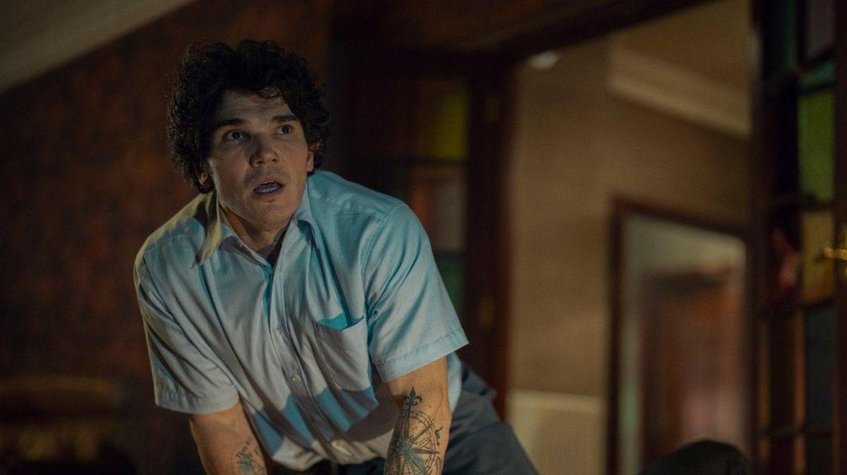 Unchosen: Fra Fee's new Netflix role in religious cult drama - BBC News