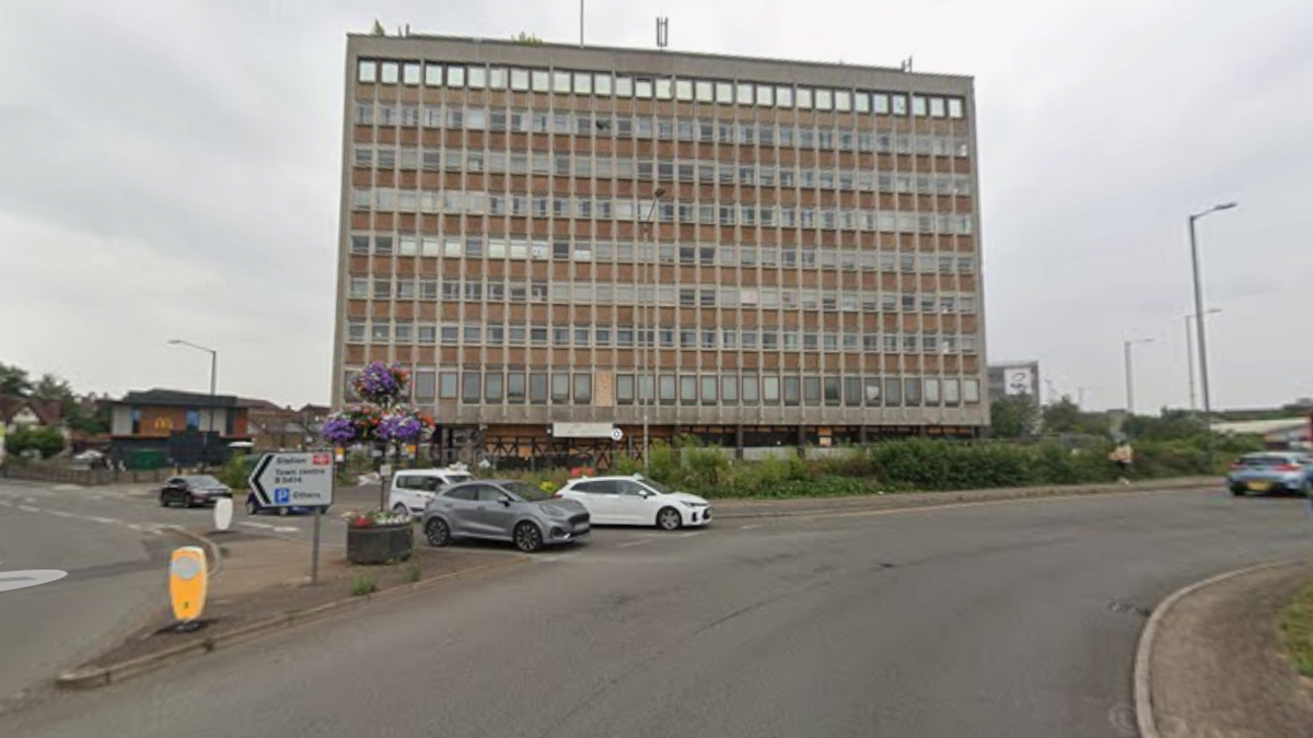 Rugby building to be demolished for new Aldi store - BBC News