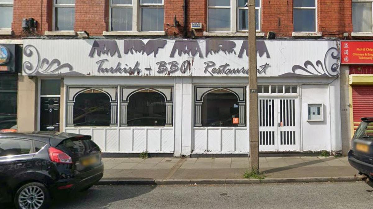 Slime, 'rancid' cheese and mice found in Wallasey restaurant - BBC News