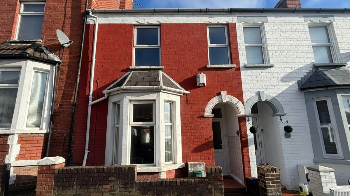 Uncle Bryn's Gavin and Stacey house in Barry goes on the market - BBC News