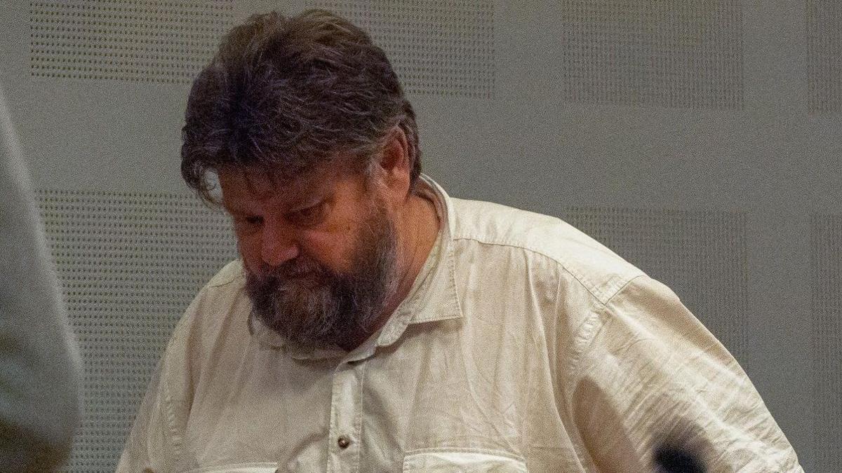 Carl Beech: Man jailed for VIP sex ring lies released early - BBC News