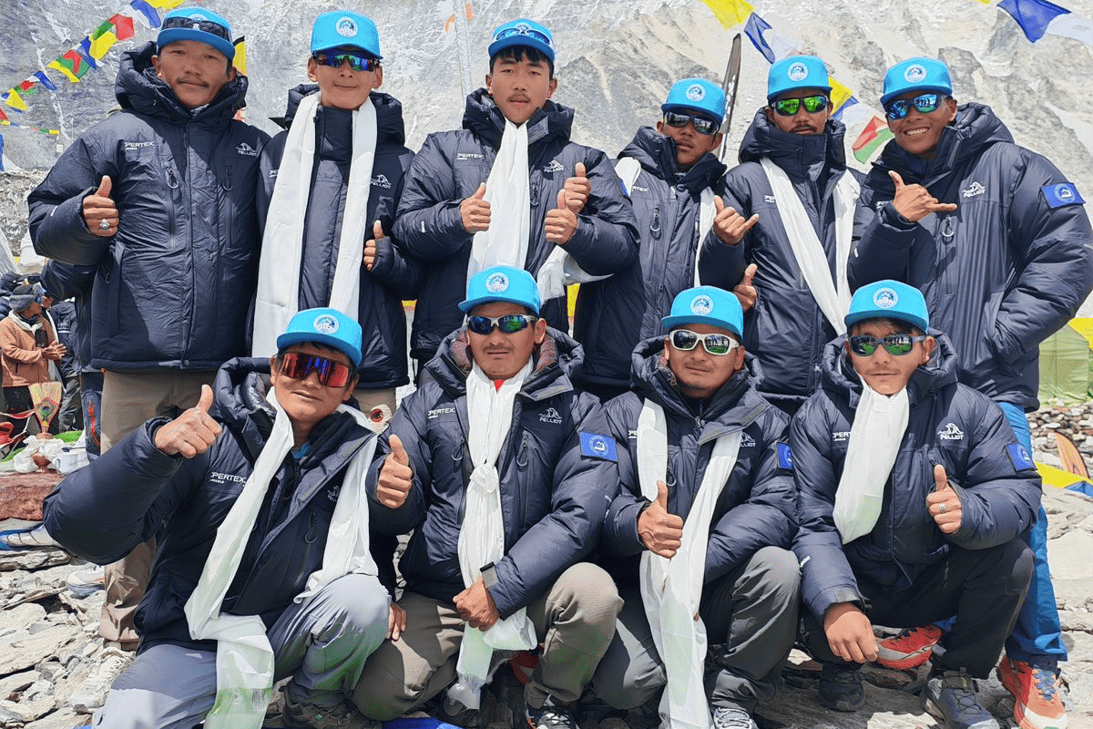 Mount Everest: Climbers clear path to summit past giant chunk of ice ...