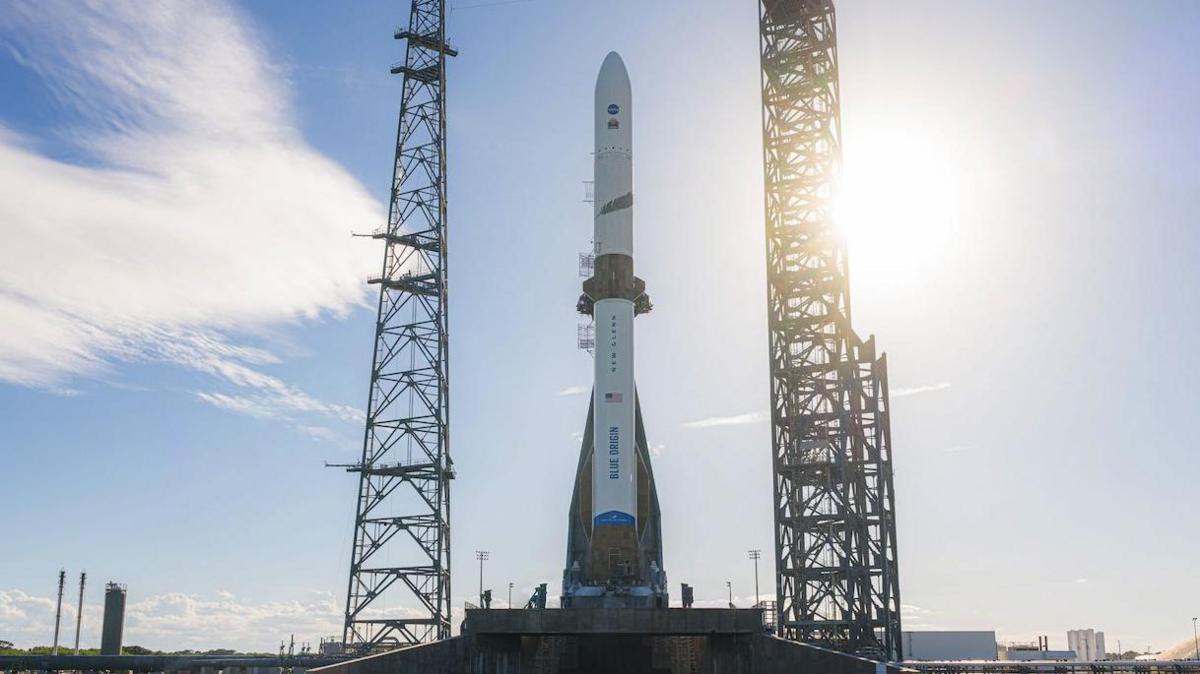 Blue Origin rocket explosion could damage Nasa's Moon timetable - BBC News