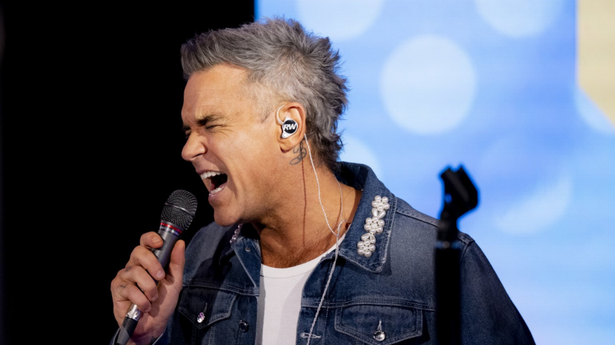 Wolverhampton superfan's shock at Robbie Williams call, 30 years on ...