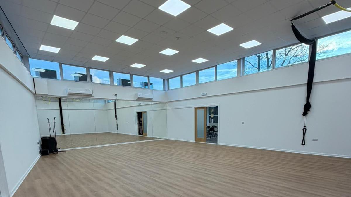 New performing arts studio opens in former library in Telford - BBC News