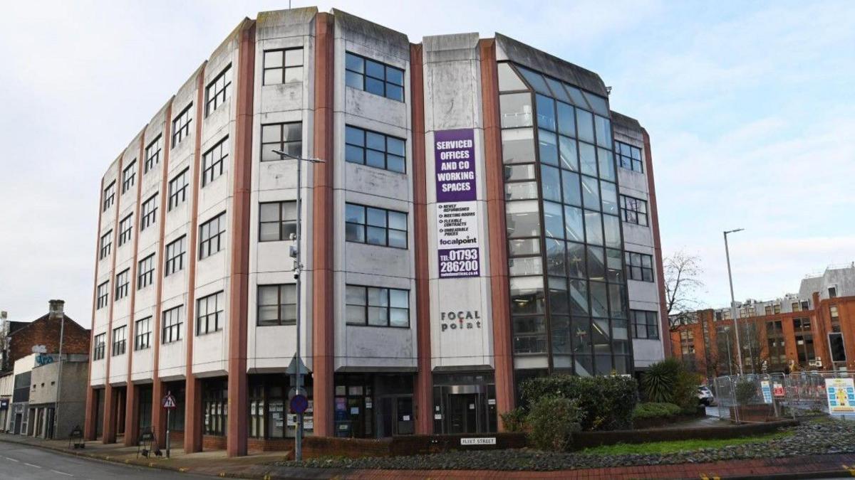 Former Swindon office block could be turned into flats - BBC News
