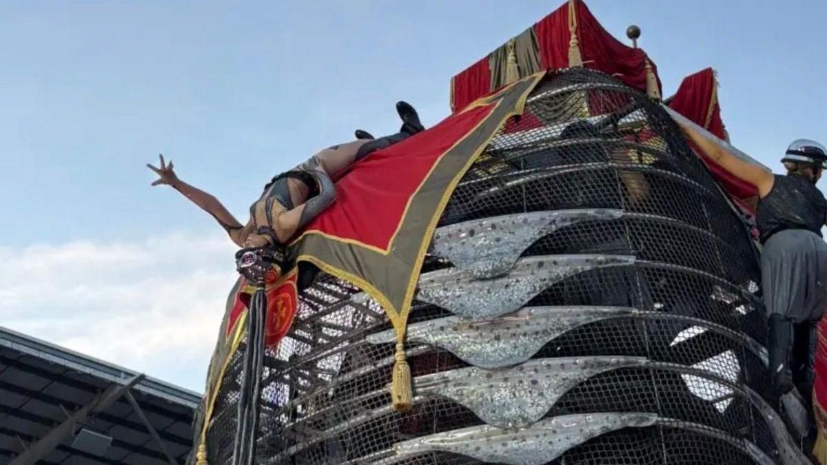Take That Circus Tour 2026: Elephant tail dancer captivates fans - BBC News
