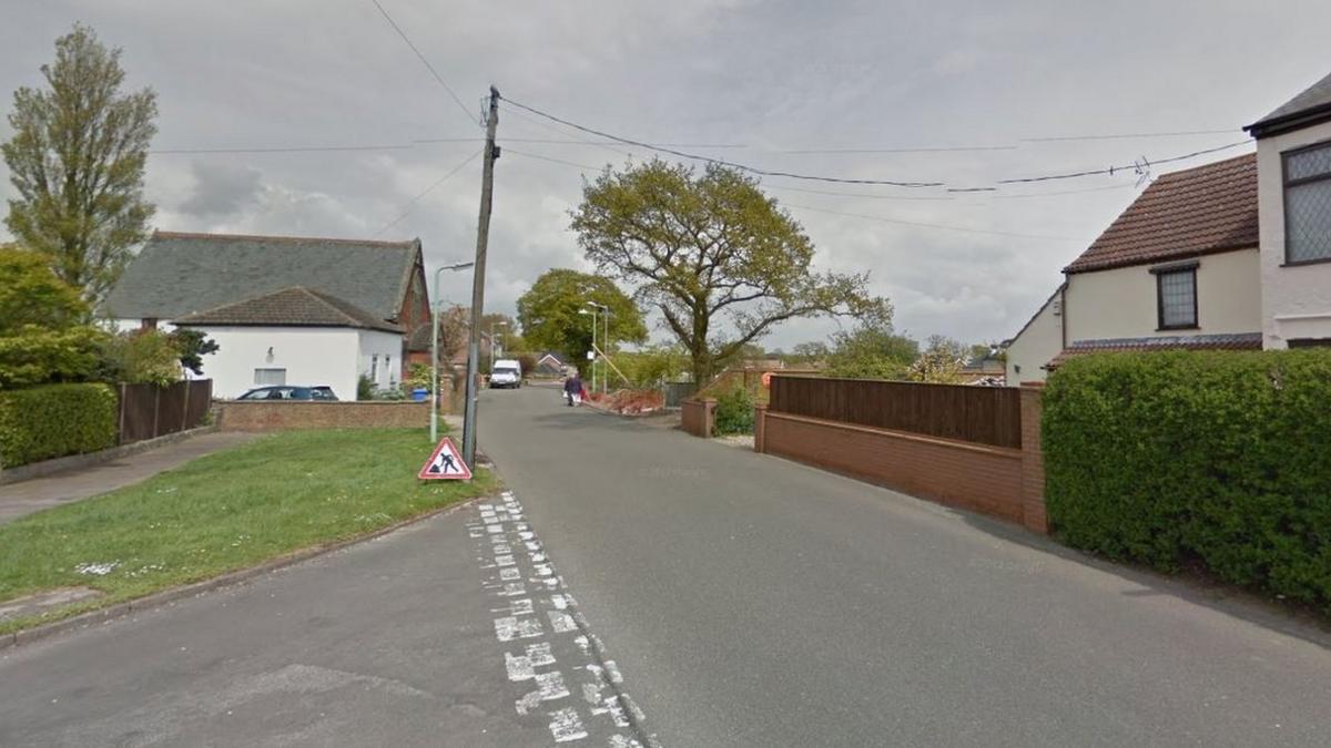 Lowestoft Oulton Road house fire death 'not suspicious' - BBC News