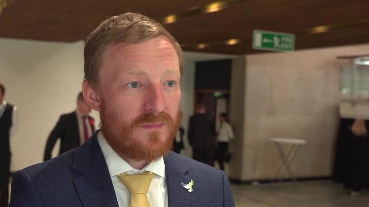 Newcastle City Council left without a majority ruling party - BBC News