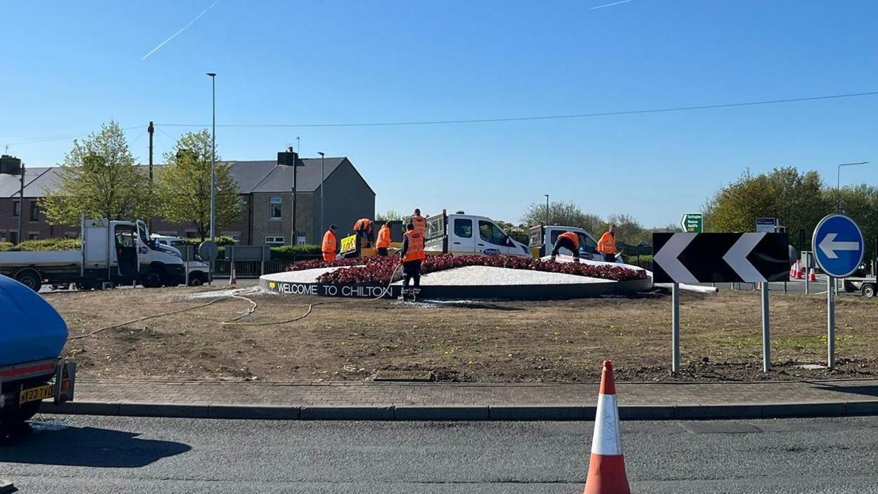 Chilton's 'patriotic' roundabout redesign dividing the town - BBC News