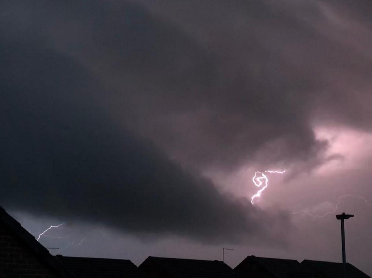 Lightning strike causes rail disruption across Yorkshire - BBC News