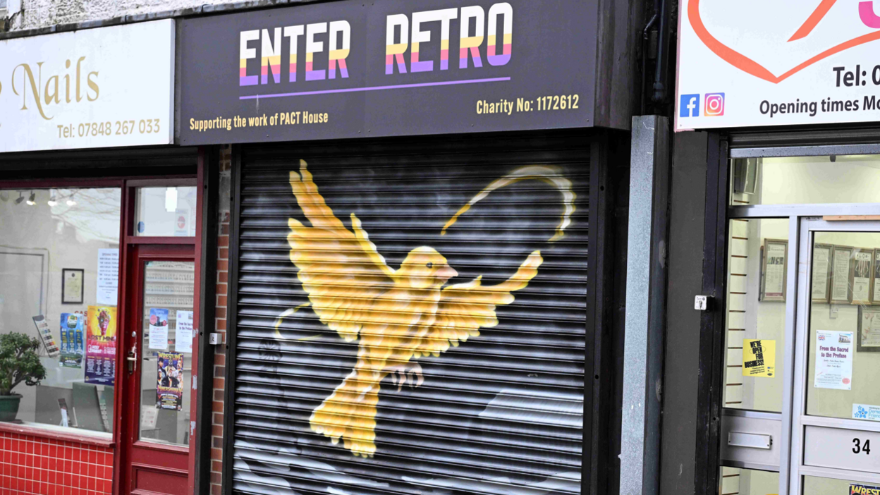 Shop shutter artworks turn Stanley streets into public gallery - BBC News