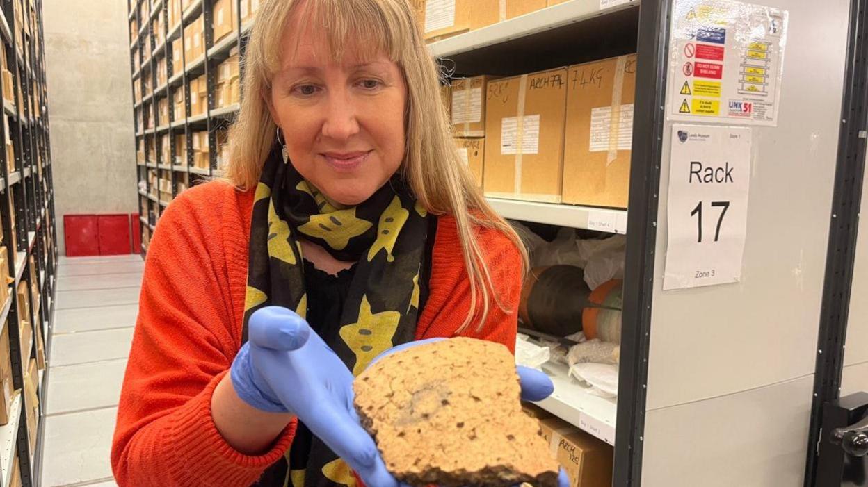 Bronze Age artefacts reveal insights into Leeds' ancient history - BBC News